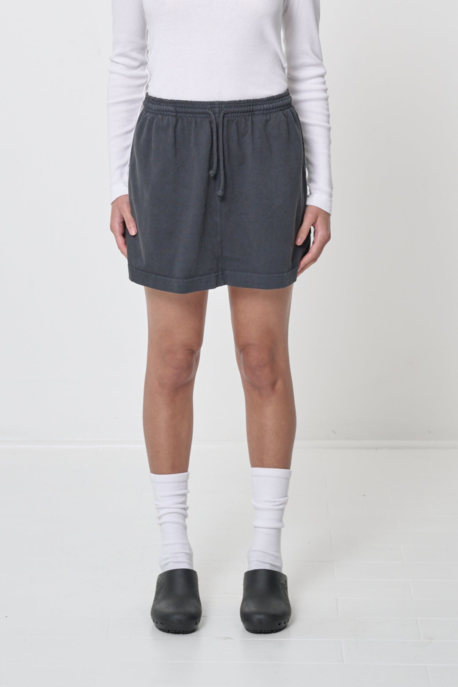 Trash Skirt — Everybody.World